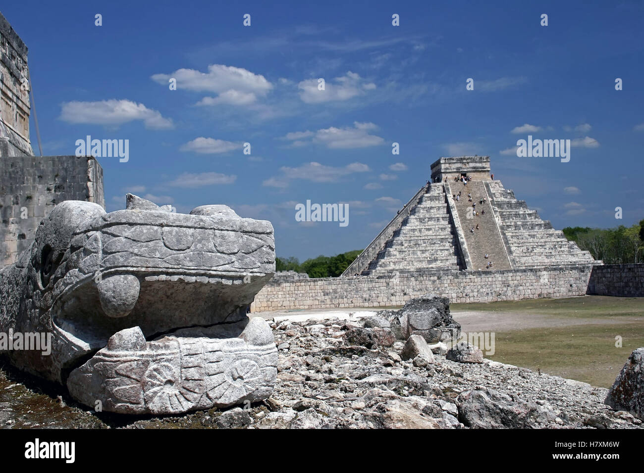 chichen itza pyramid Stock Photo - Alamy