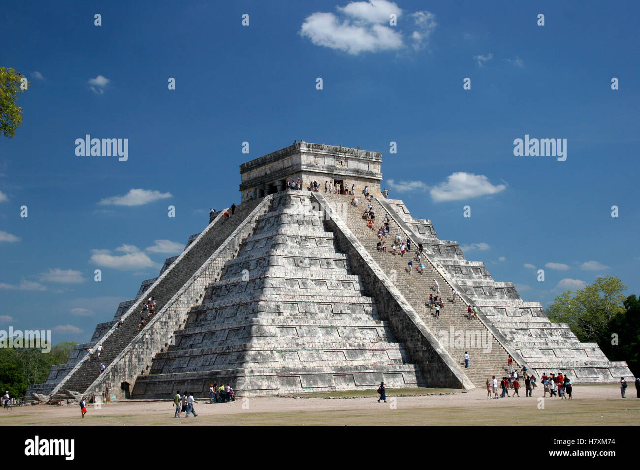 chichen itza pyramid Stock Photo - Alamy