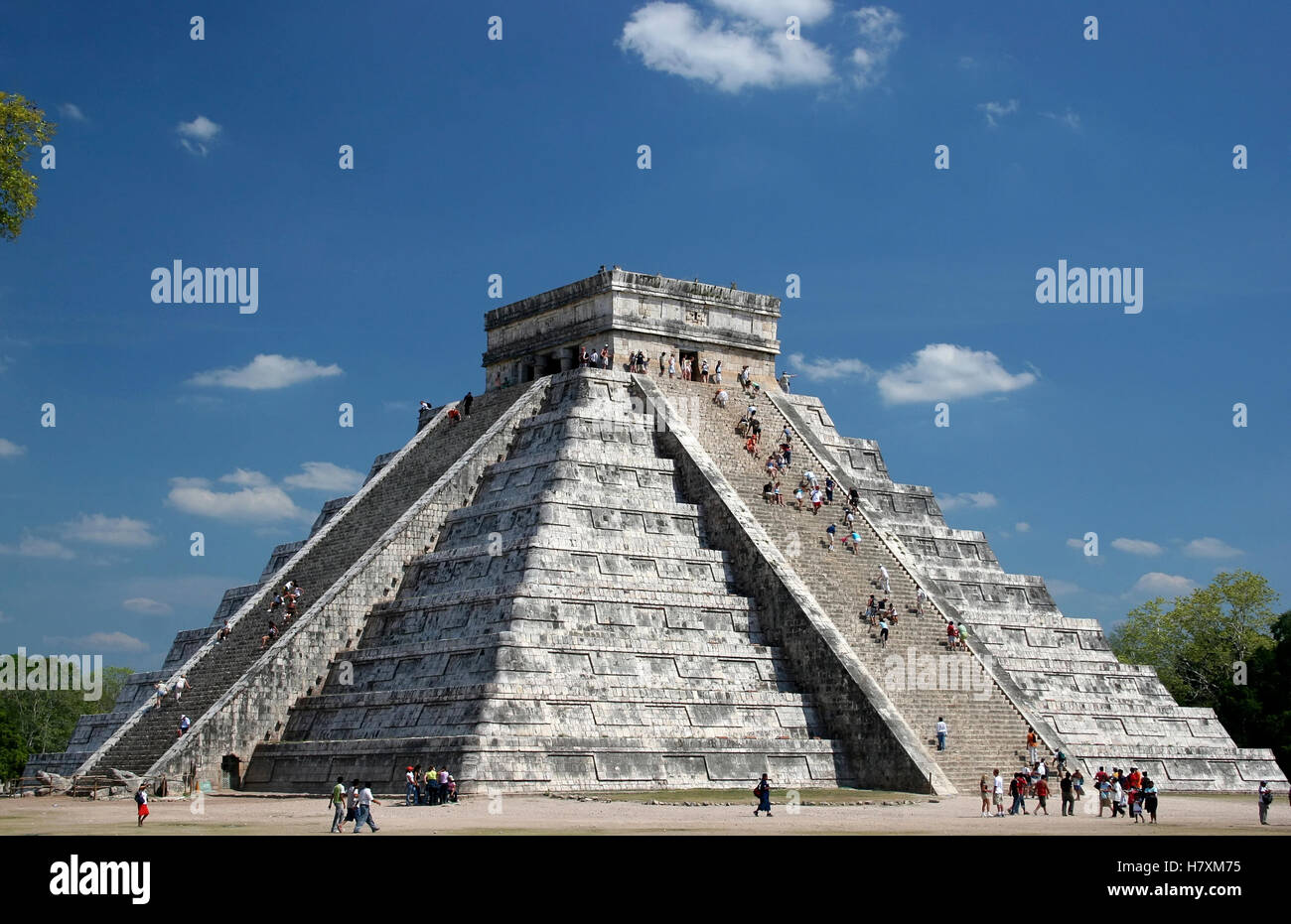 chichen itza pyramid Stock Photo - Alamy