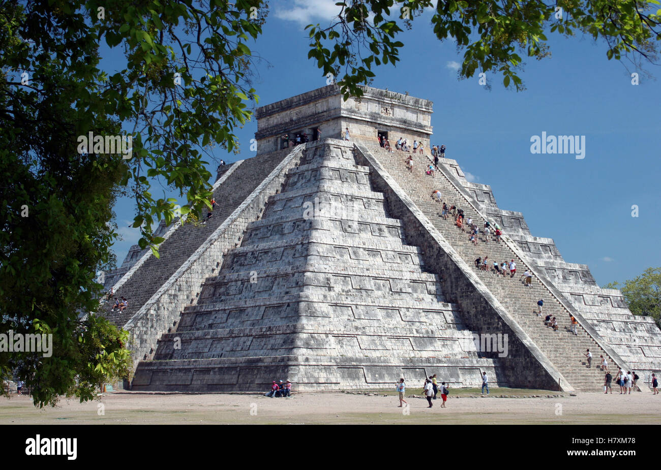 chichen itza pyramid Stock Photo - Alamy