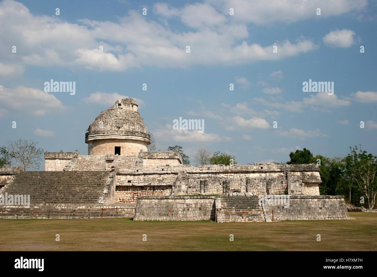 chichen itza temple Stock Photo - Alamy