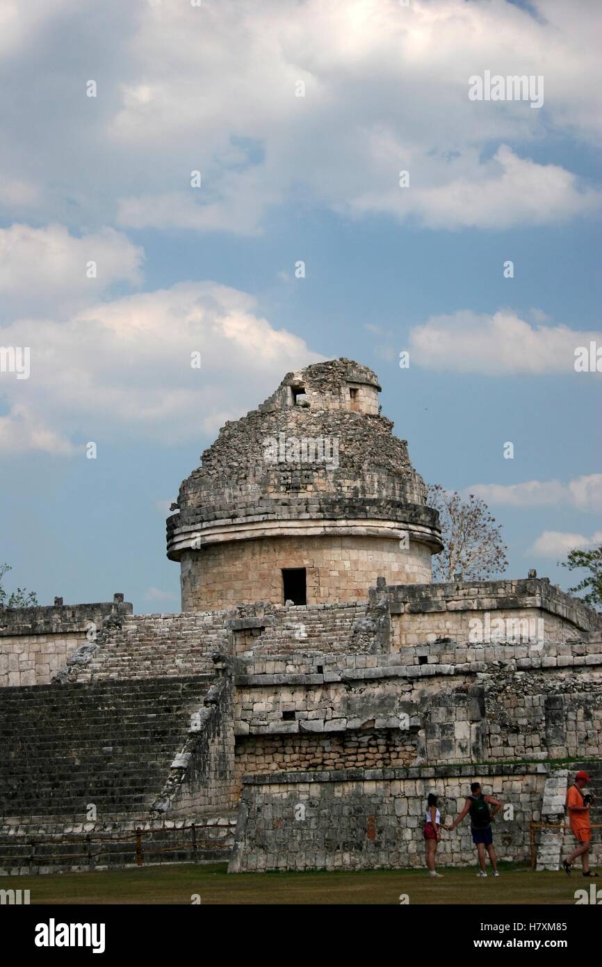 chichen itza temple Stock Photo - Alamy