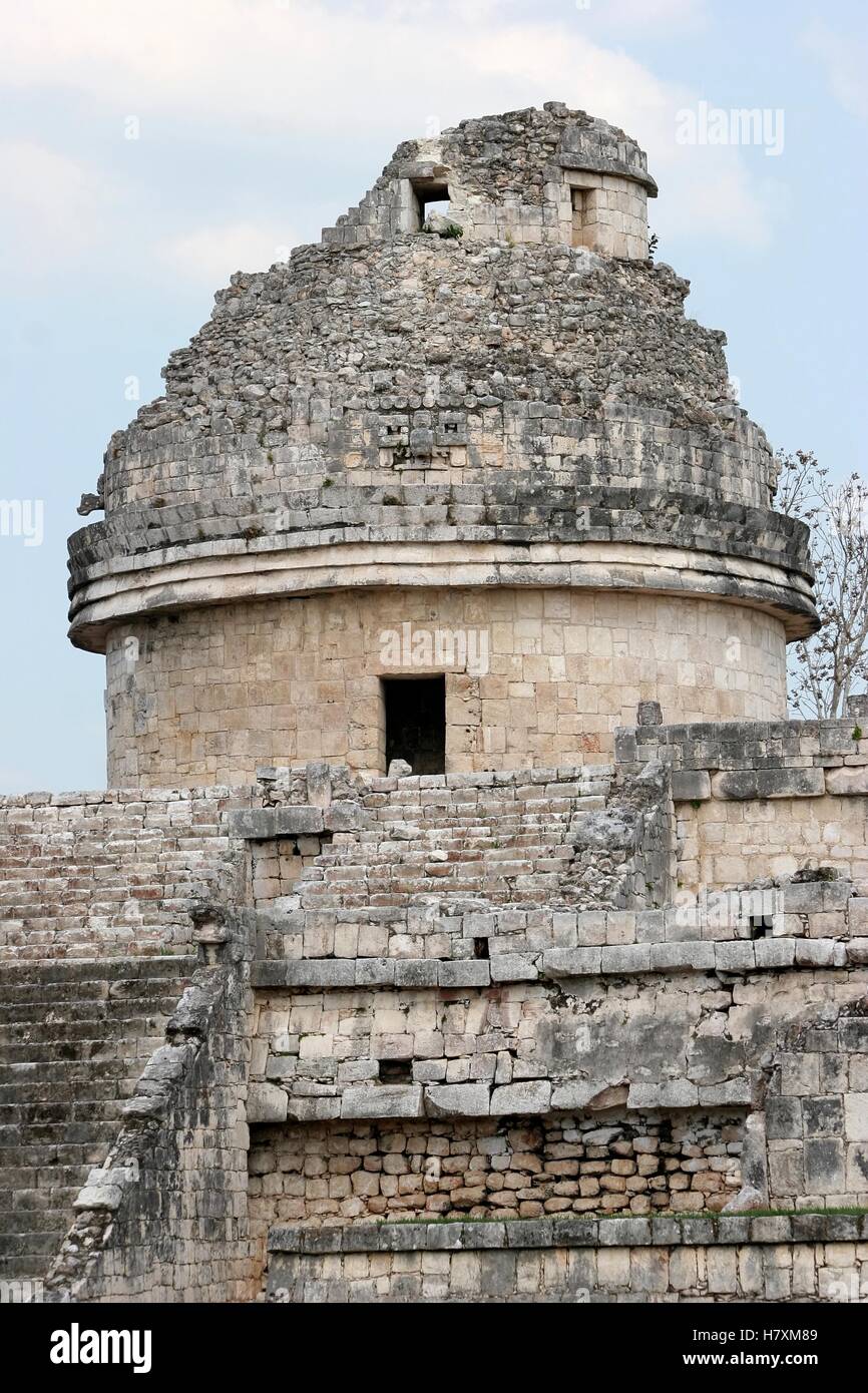 chichen itza temple Stock Photo - Alamy