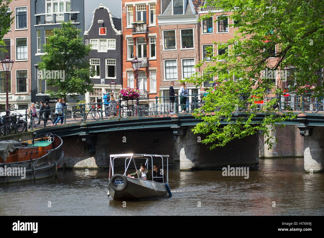 Amsterdam holland netherlands tourists hi-res stock photography and ...