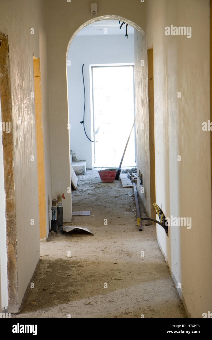 bricklayer working in a building site Stock Photo - Alamy