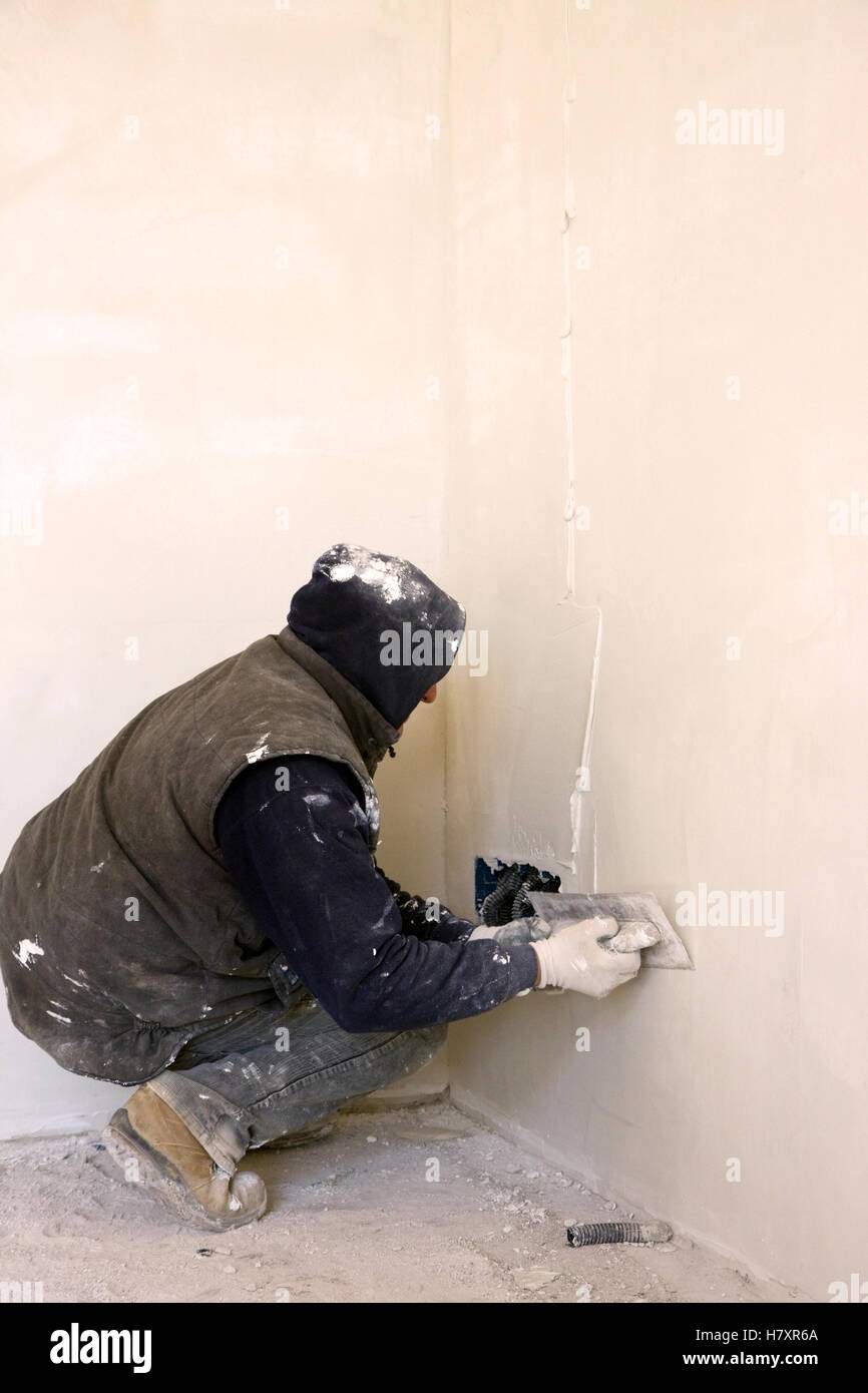 bricklayer at work in a site Stock Photo - Alamy