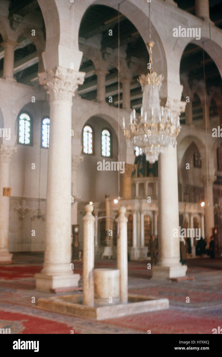 View ov the interior of the Umayyad Mosque in the syrian city of ...