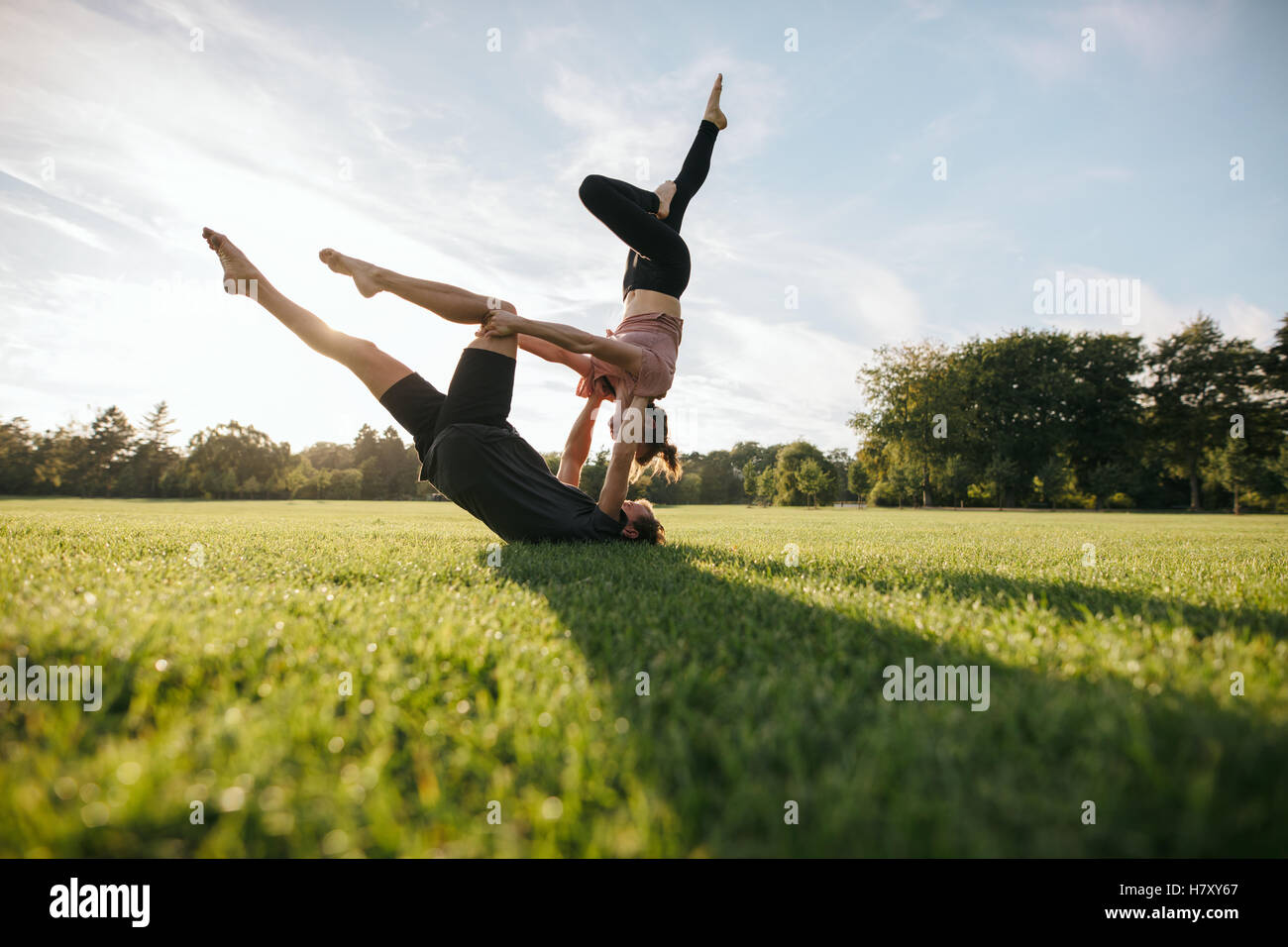 Couple training acro yoga hi-res stock photography and images - Alamy