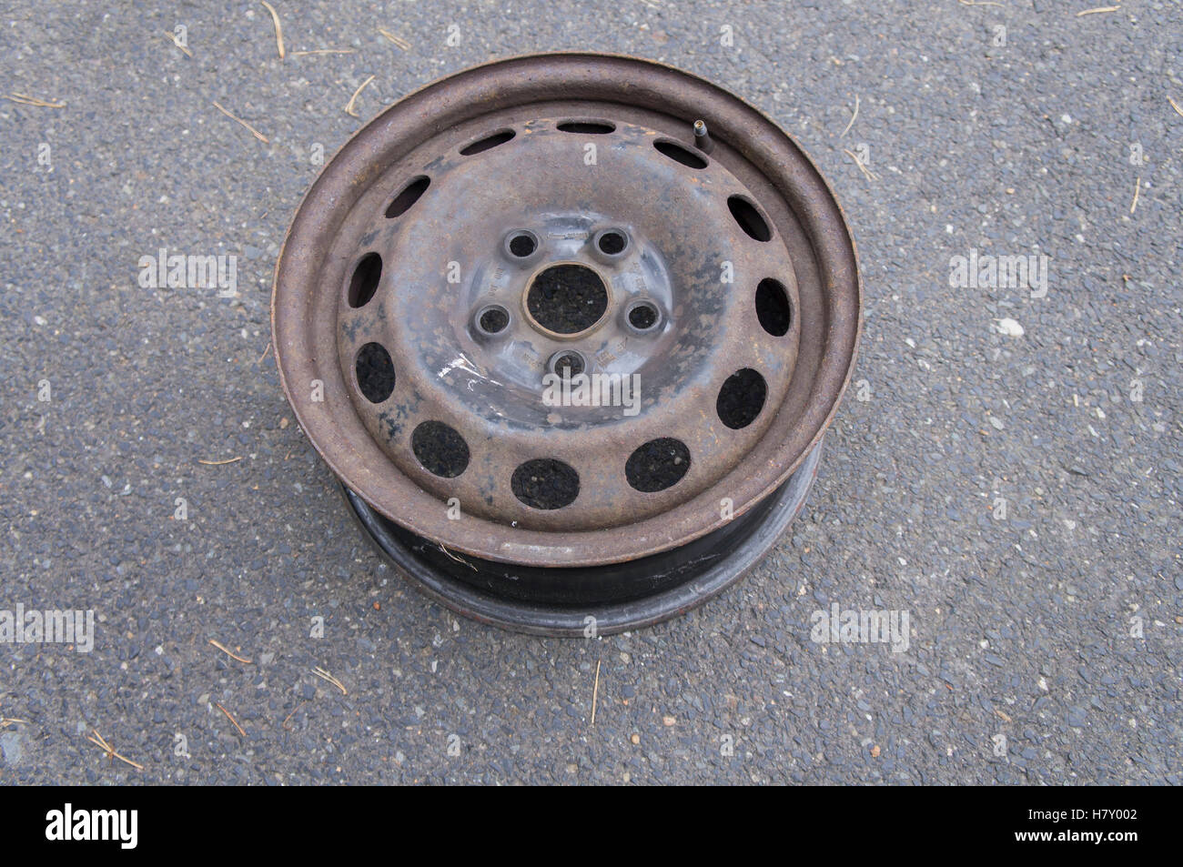 car steel wheel, rim Stock Photo - Alamy