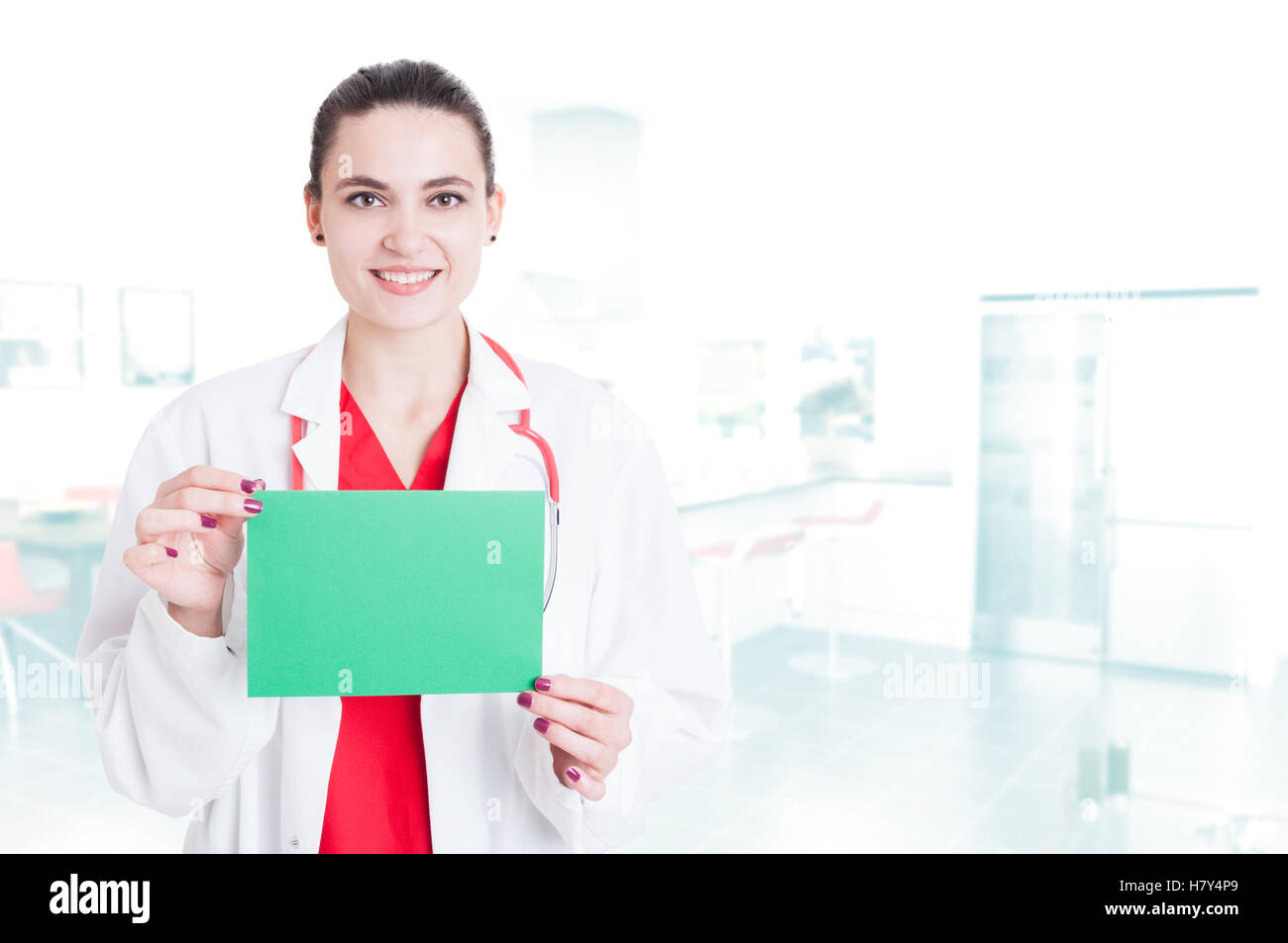 Doctor holding paper blank hi-res stock photography and images - Alamy
