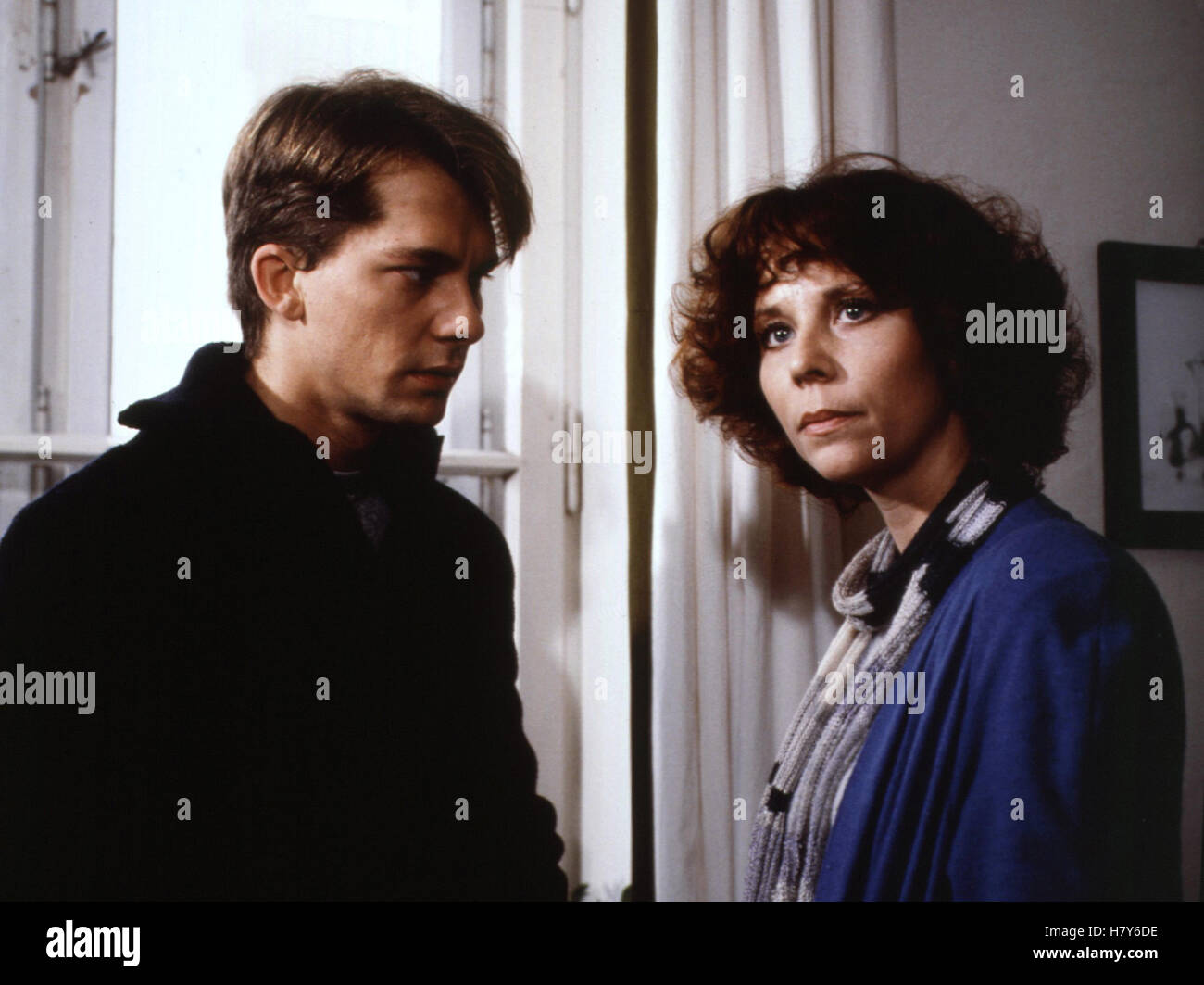 DERRICK: Tödliches Rendezvous, D 1983, Regie: Jürgen Goslar, THOMAS SCHÜCKE, VERENA PETER Stock ...