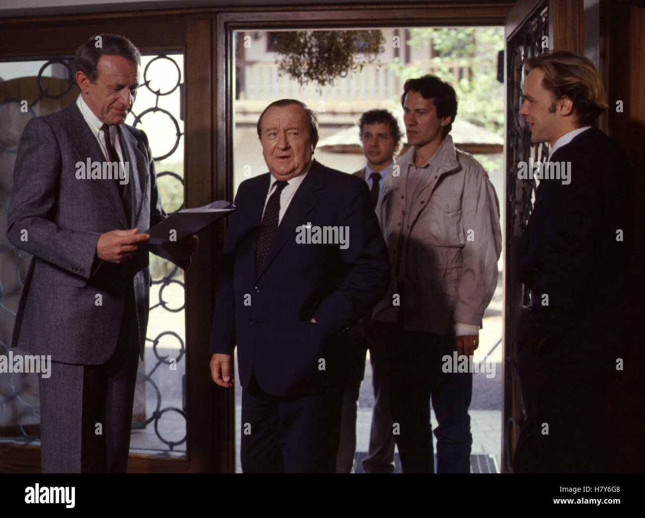 DER ALTE: Zwei Särge aus Florida, D 1984, Regie: Günter Gräwert ...