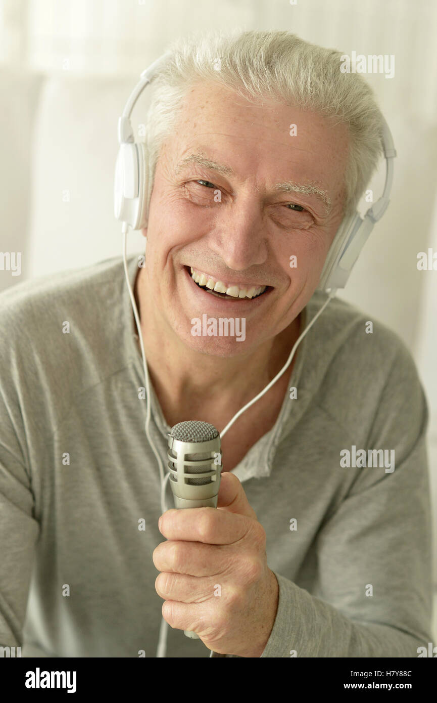 Senior man singing Stock Photo - Alamy