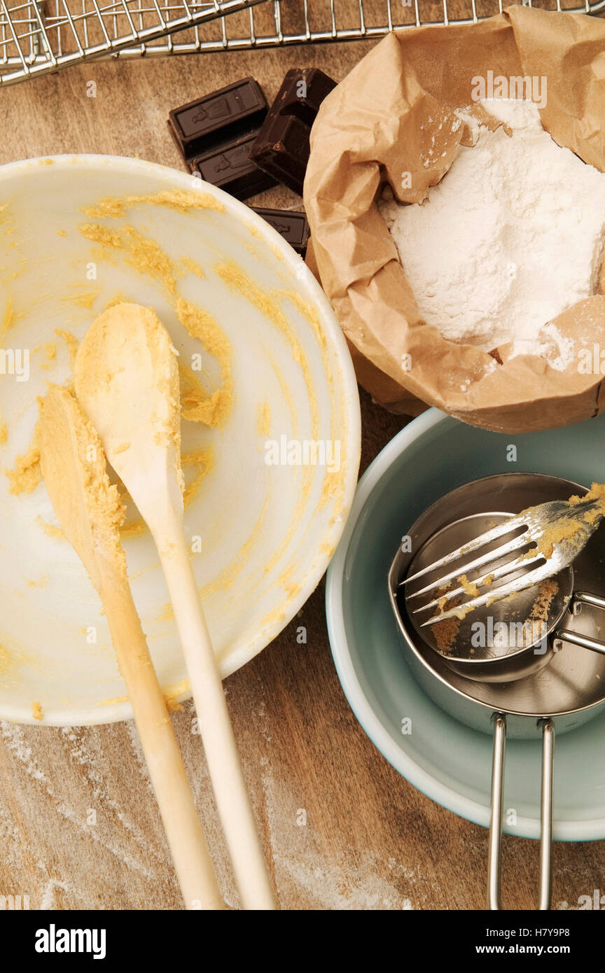 Dirty dishes after baking Stock Photo - Alamy