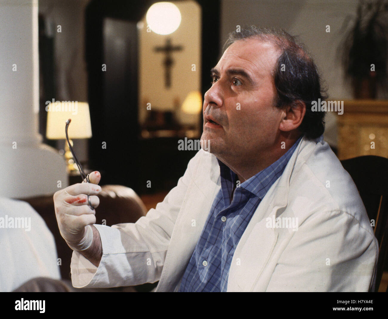 DERRICK: Die zweite Kugel, D 1995, Regie: Horst Tappert, LAMBERT HAMEL ...