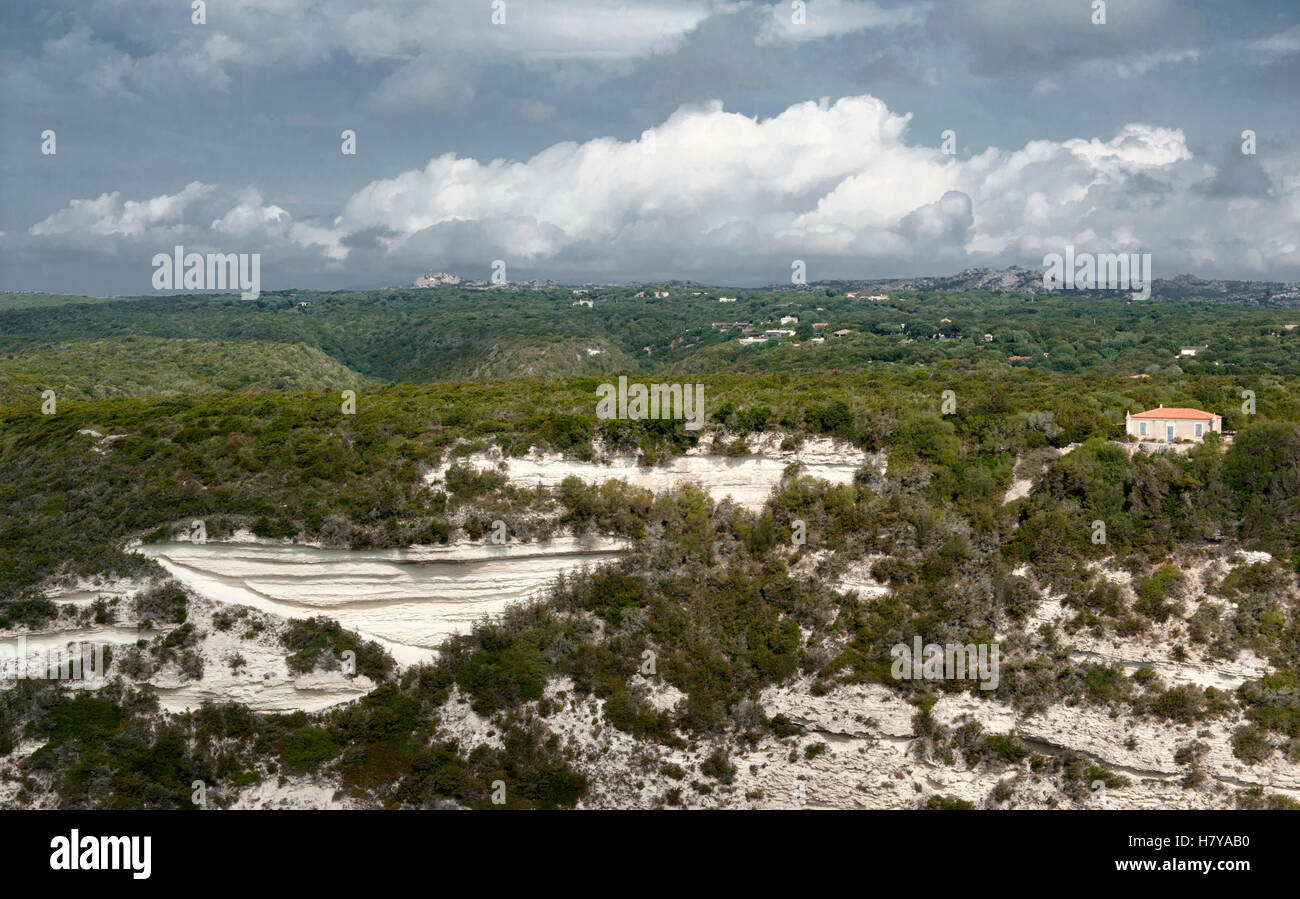 White mansion coast hi-res stock photography and images - Alamy