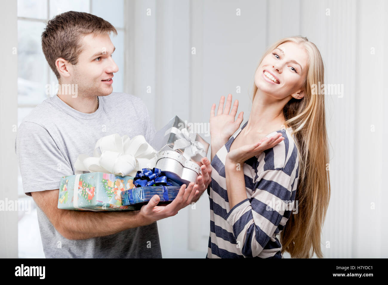 man giving presents to a young beautiful woman Stock Photo - Alamy