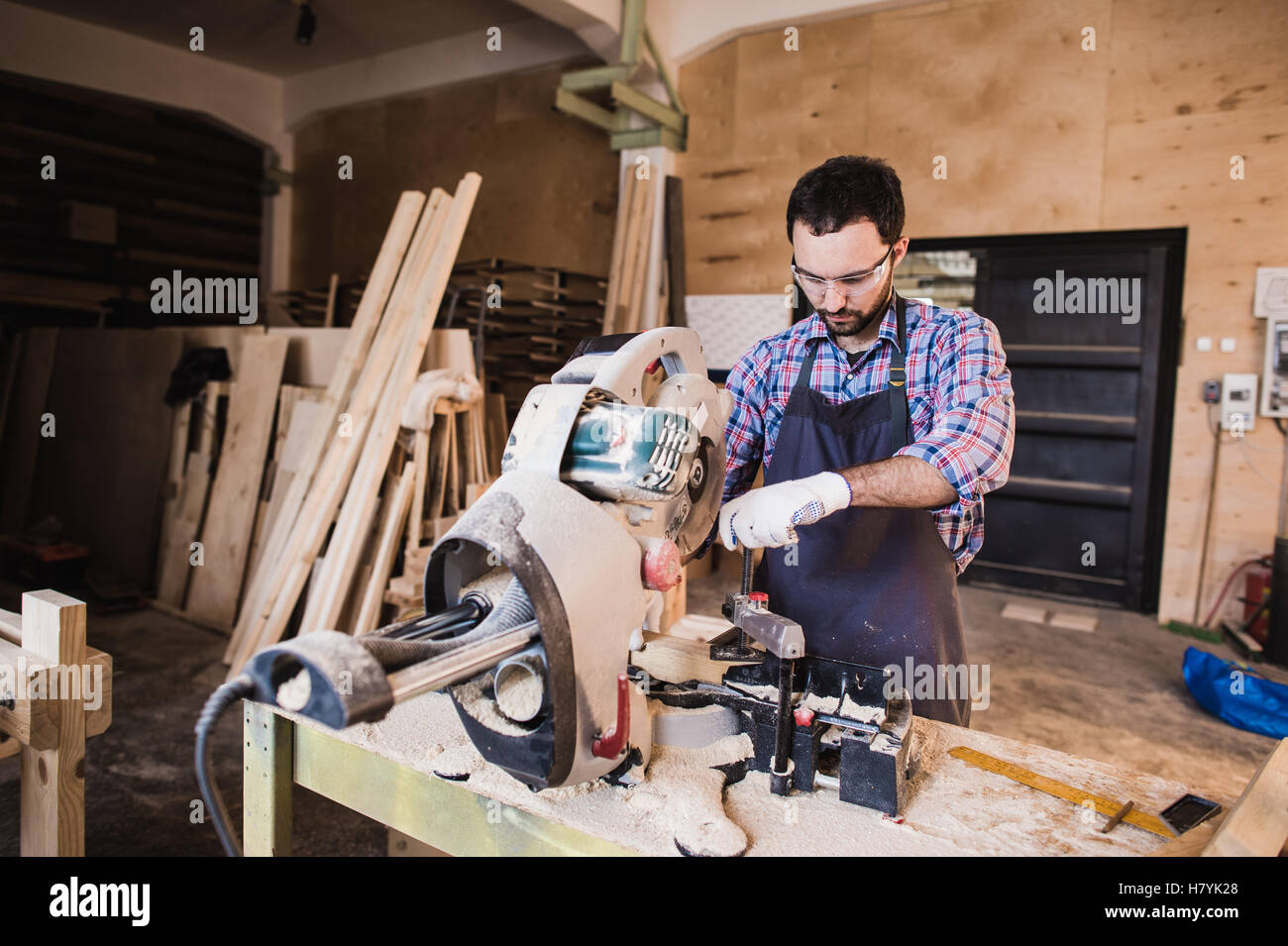Carpenter Using Circular Saw for wood at his workshop Stock Photo - Alamy