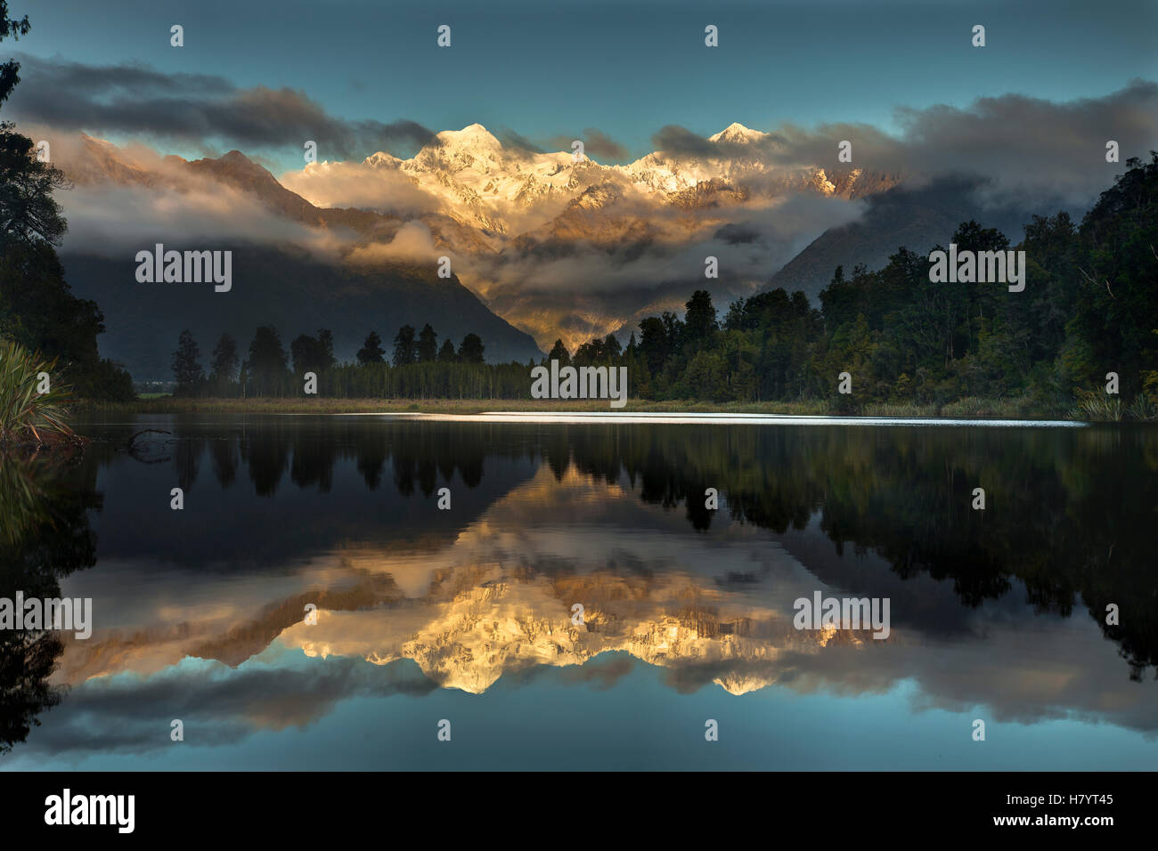 Sunset reflection of Lake Matheson with Mount Tasman and Mount Cook ...