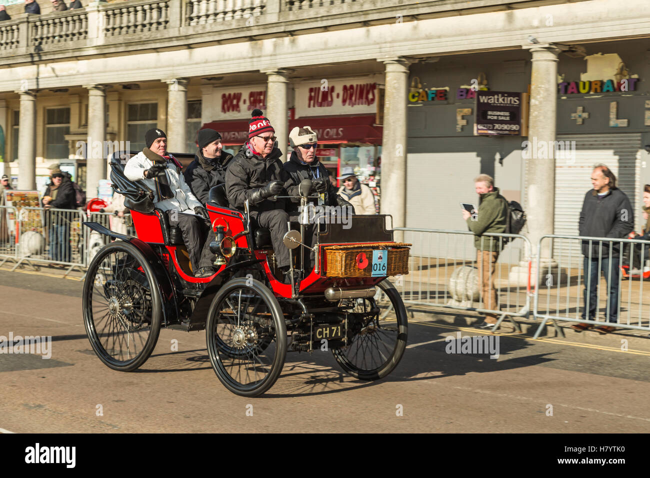 Bonham`s London to Brighton Veteran Car Rally Stock Photo - Alamy