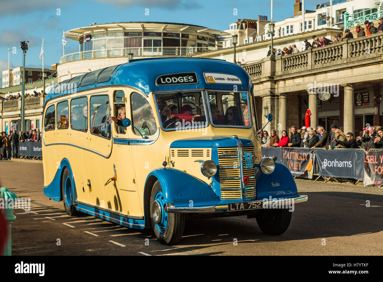 Car rally finish hi-res stock photography and images - Alamy