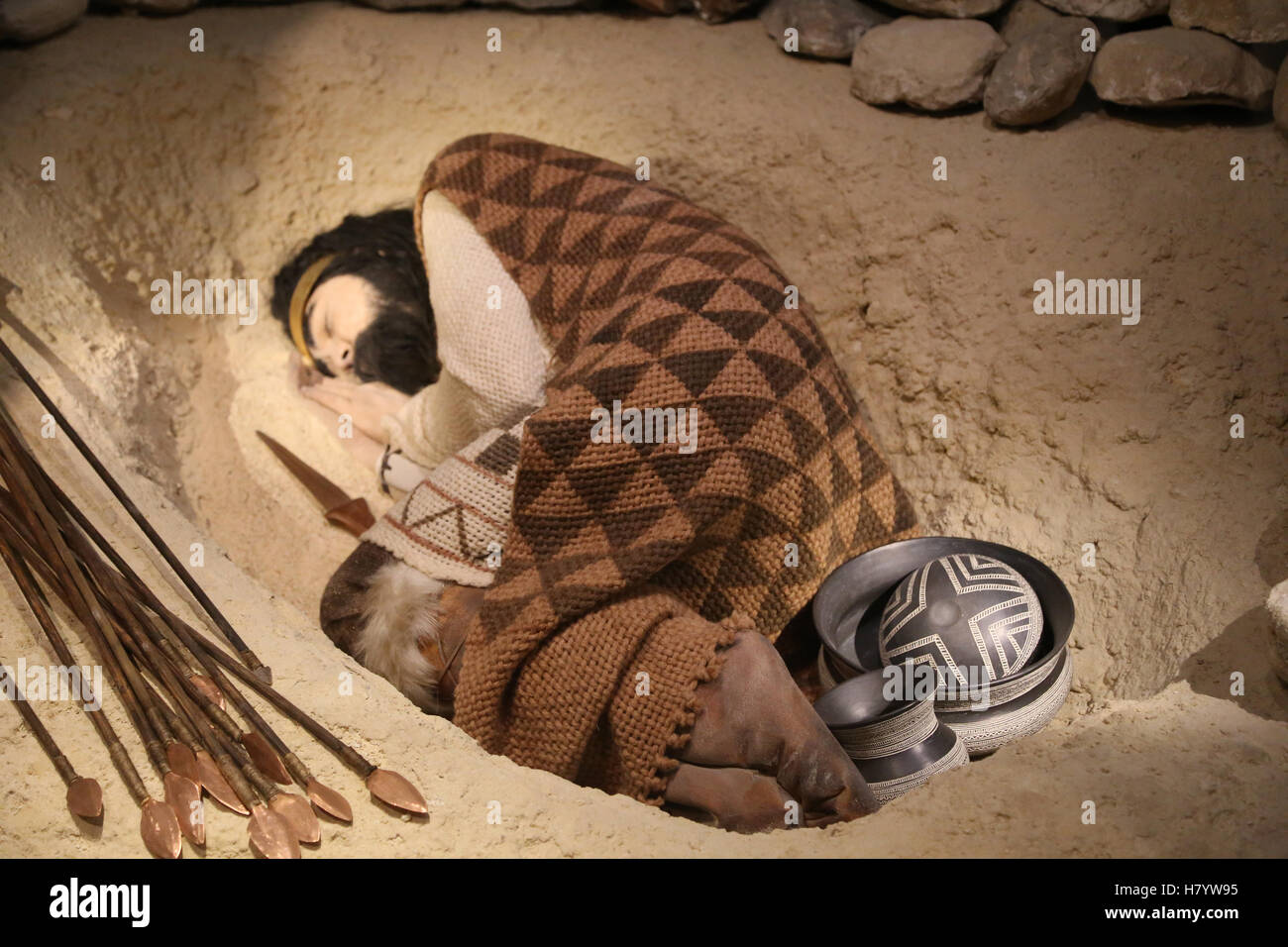 Beaker people burial hi-res stock photography and images - Alamy