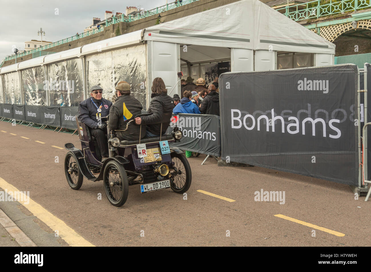 Bonham`s London to Brighton Veteran Car Rally Stock Photo - Alamy