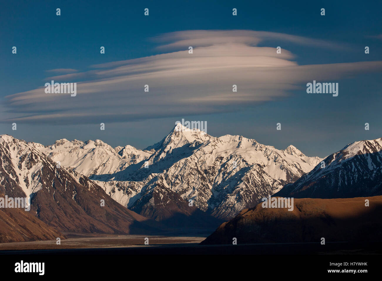Wind cloud over Mt D'Archiac, Rangitata River valley, Canterbury, New ...