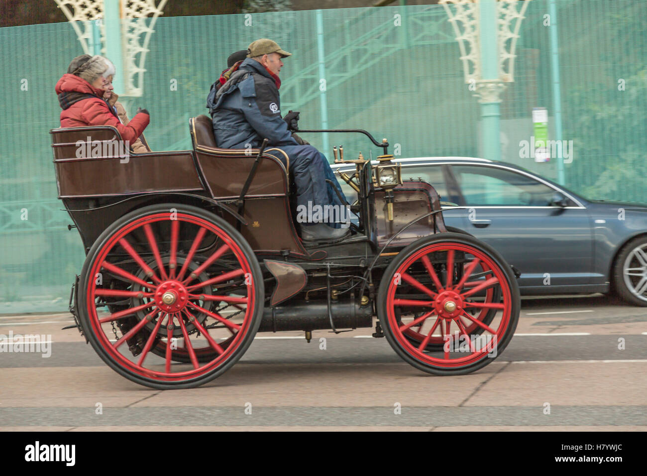 Bonham`s London to Brighton Annual Veteran Car Rally Stock Photo - Alamy