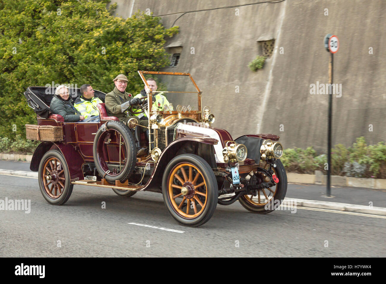 Bonham`s London to Brighton Annual Veteran Car Rally Stock Photo - Alamy