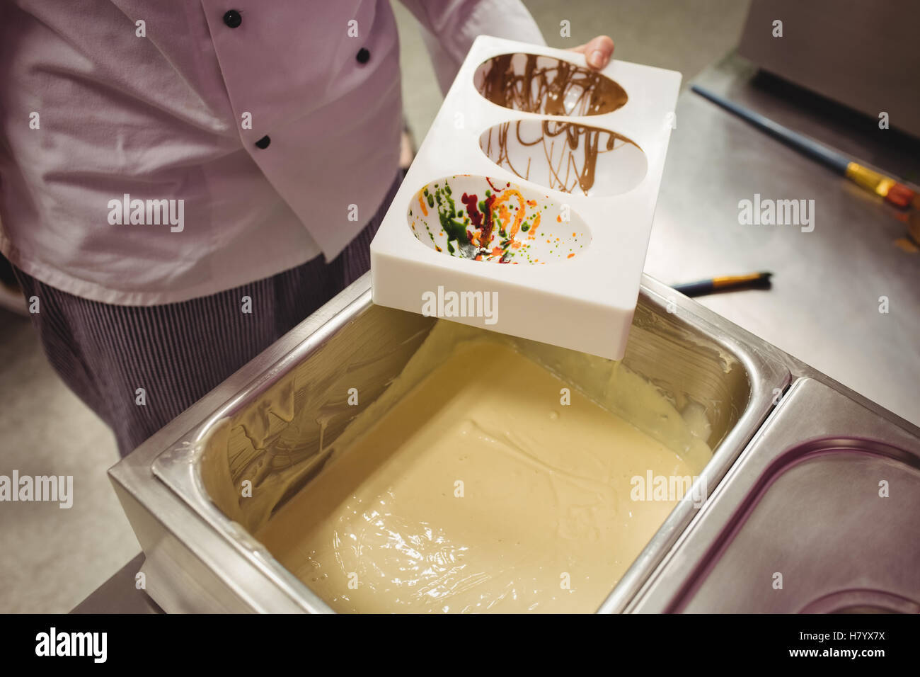 Liquid chocolate factory hi-res stock photography and images - Alamy