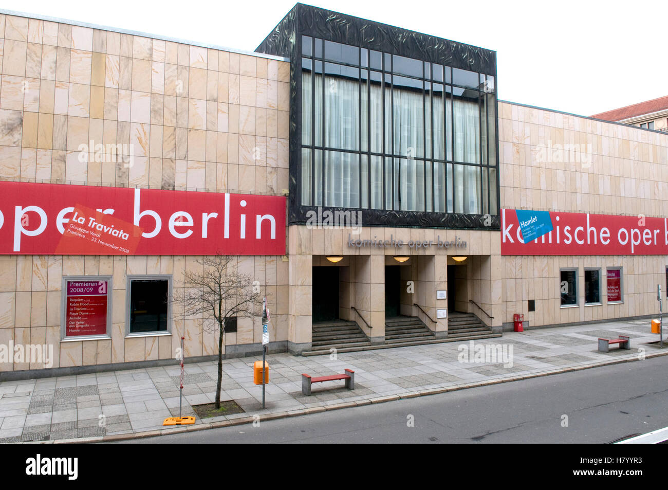 Comic opera hi-res stock photography and images - Alamy