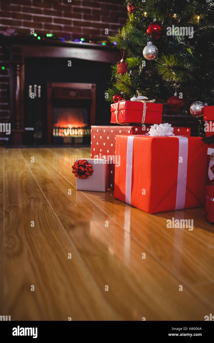 Wrapped christmas tree hi-res stock photography and images - Alamy