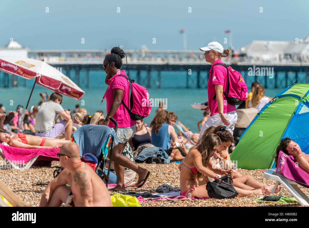 A crowded Brighton beach on a sunny warm day Stock Photo - Alamy