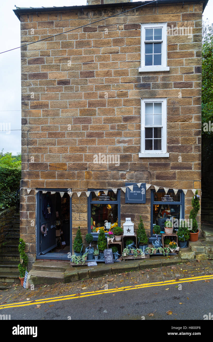 Small corner shop hi-res stock photography and images - Alamy