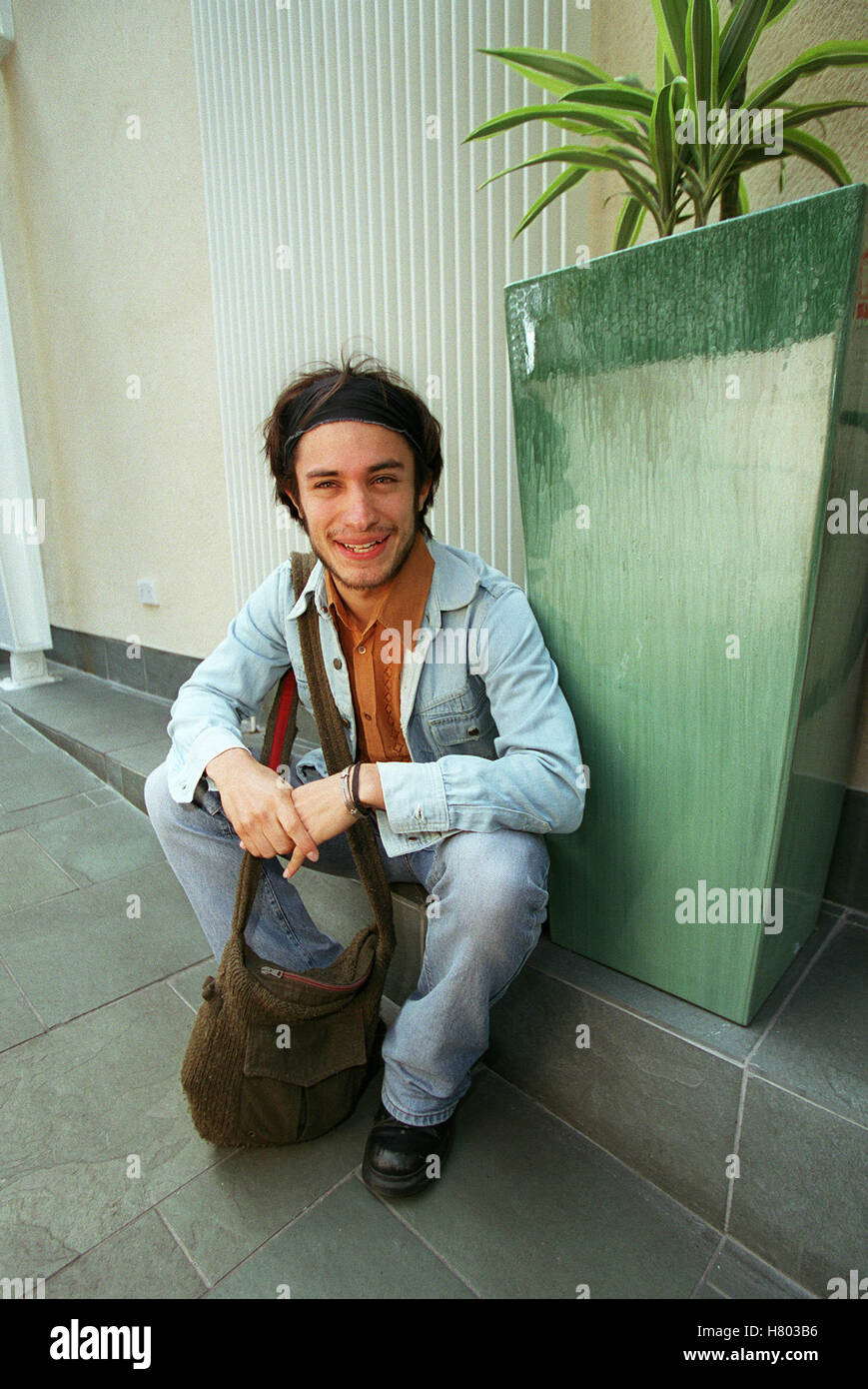 GAEL GARCIA BERNAL AMORES PERROS 18 August 2000 Stock Photo - Alamy