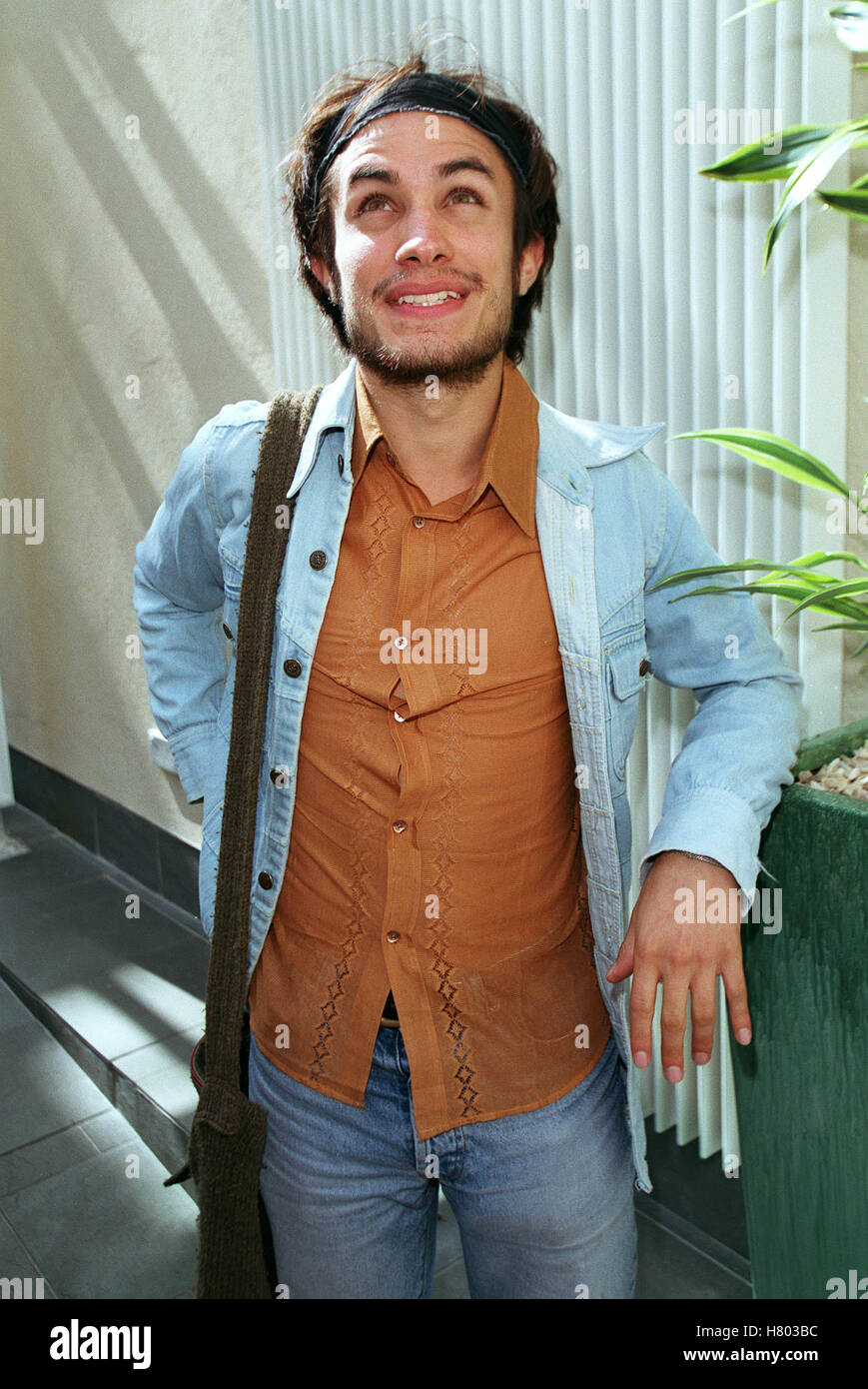 GAEL GARCIA BERNAL AMORES PERROS 18 August 2000 Stock Photo - Alamy