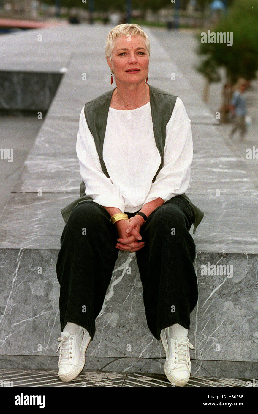 Lisa harrow hi-res stock photography and images - Alamy