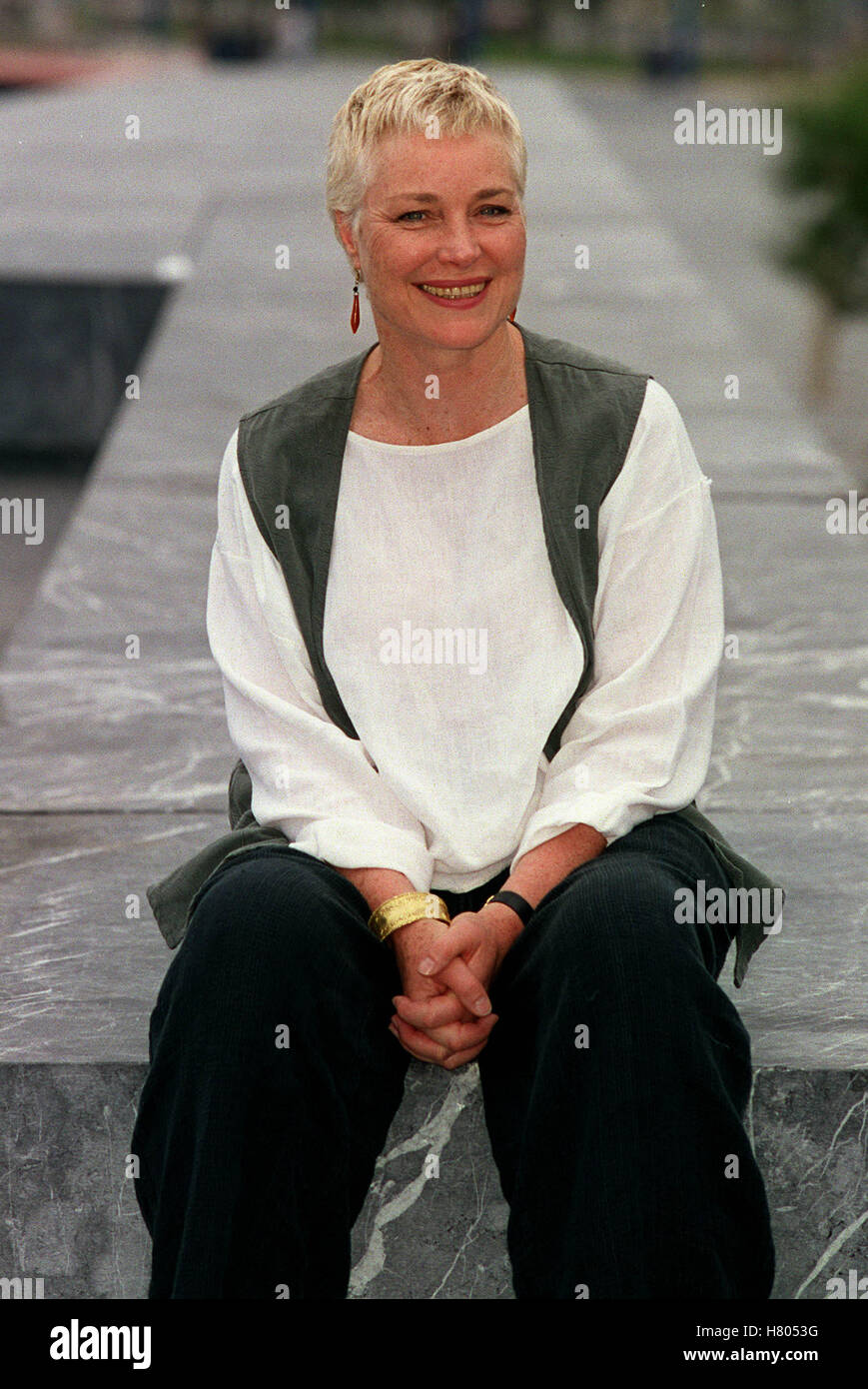 Lisa harrow hi-res stock photography and images - Alamy