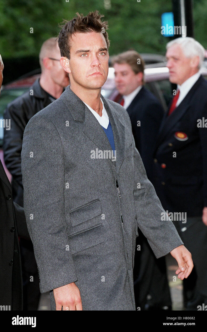 Robbie williams 2000 hi-res stock photography and images - Alamy