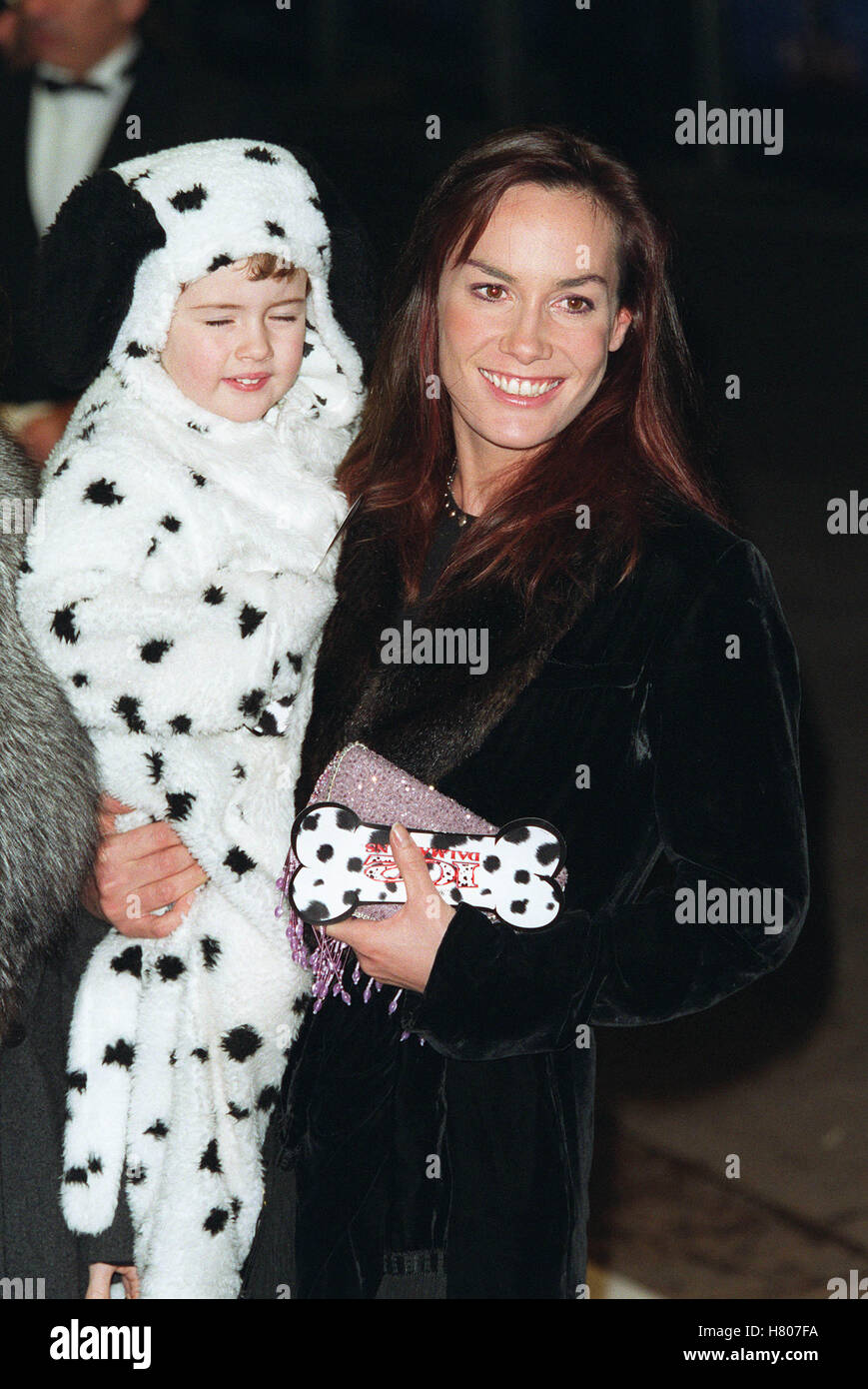 Tara palmer tompkinson 2000 hi-res stock photography and images - Alamy