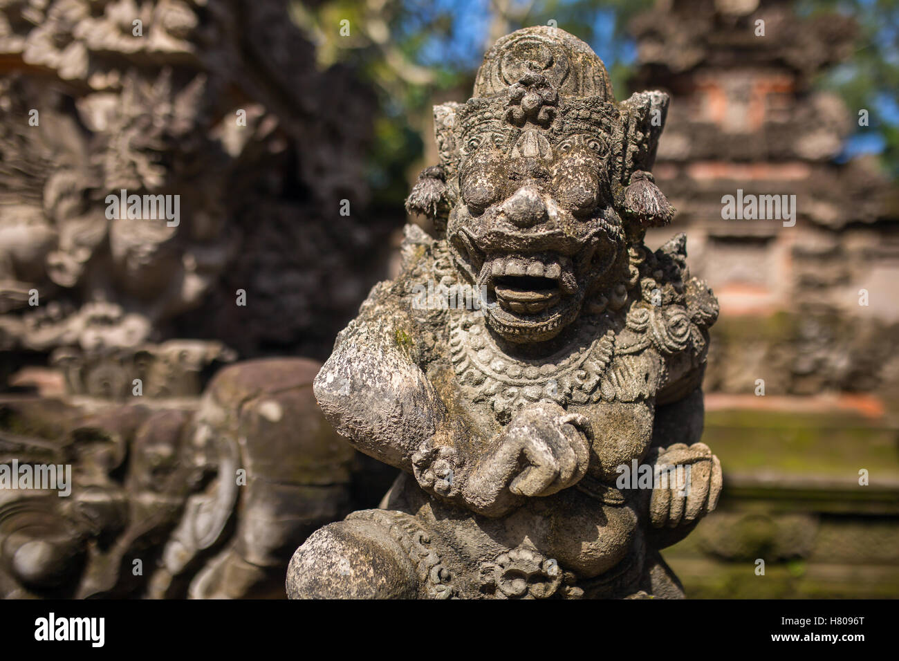 Scary statue hi-res stock photography and images - Alamy