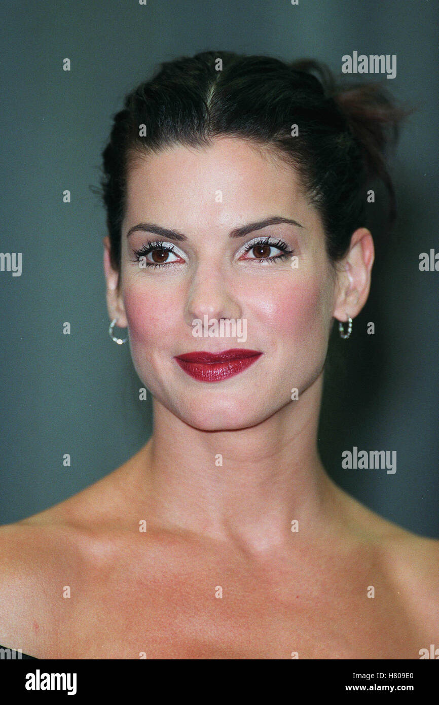 SANDRA BULLOCK 15 January 1999 Stock Photo - Alamy