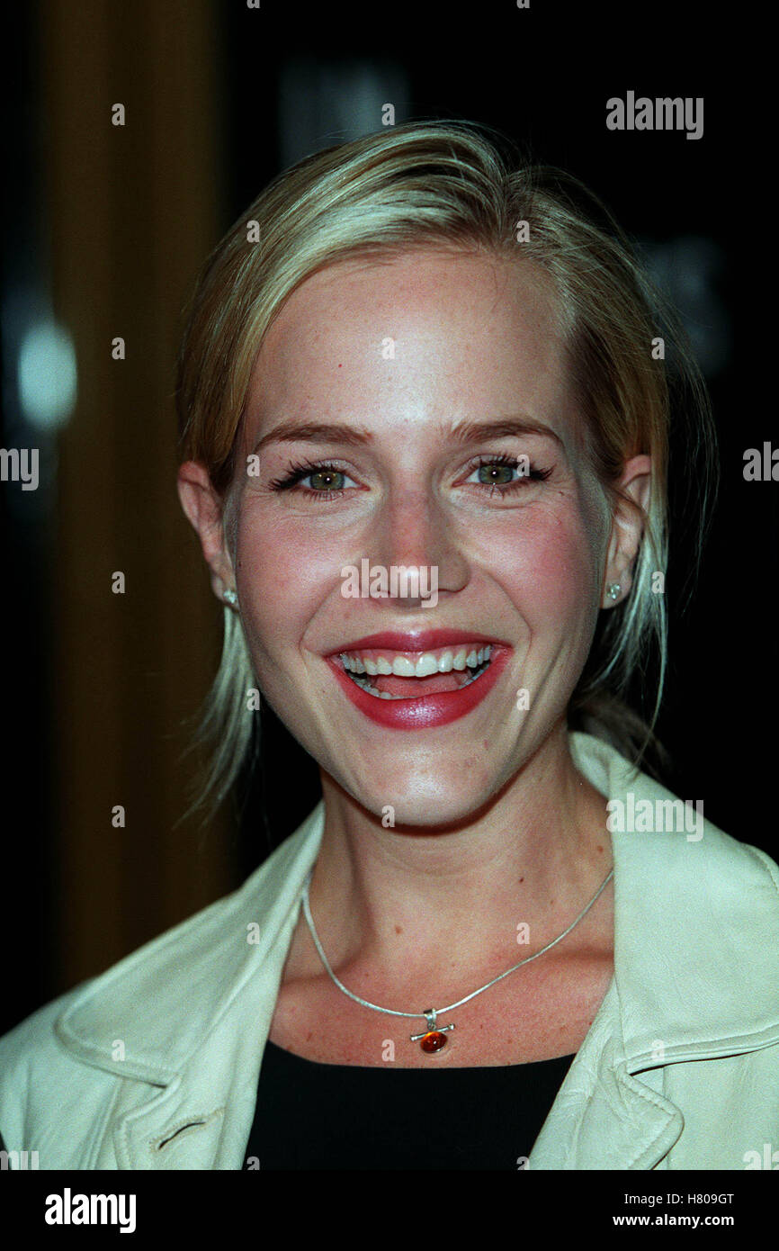 Julie Benz Antes E Depois Dos Implantes The Skin You’re In Could