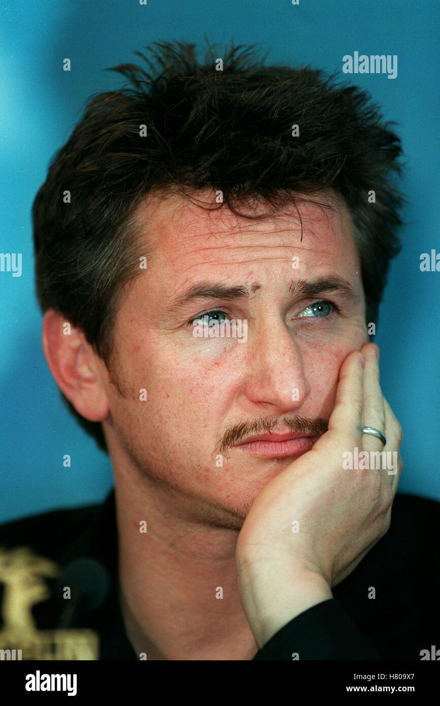 SEAN PENN BERLIN GERMANY 23 February 1999 Stock Photo - Alamy