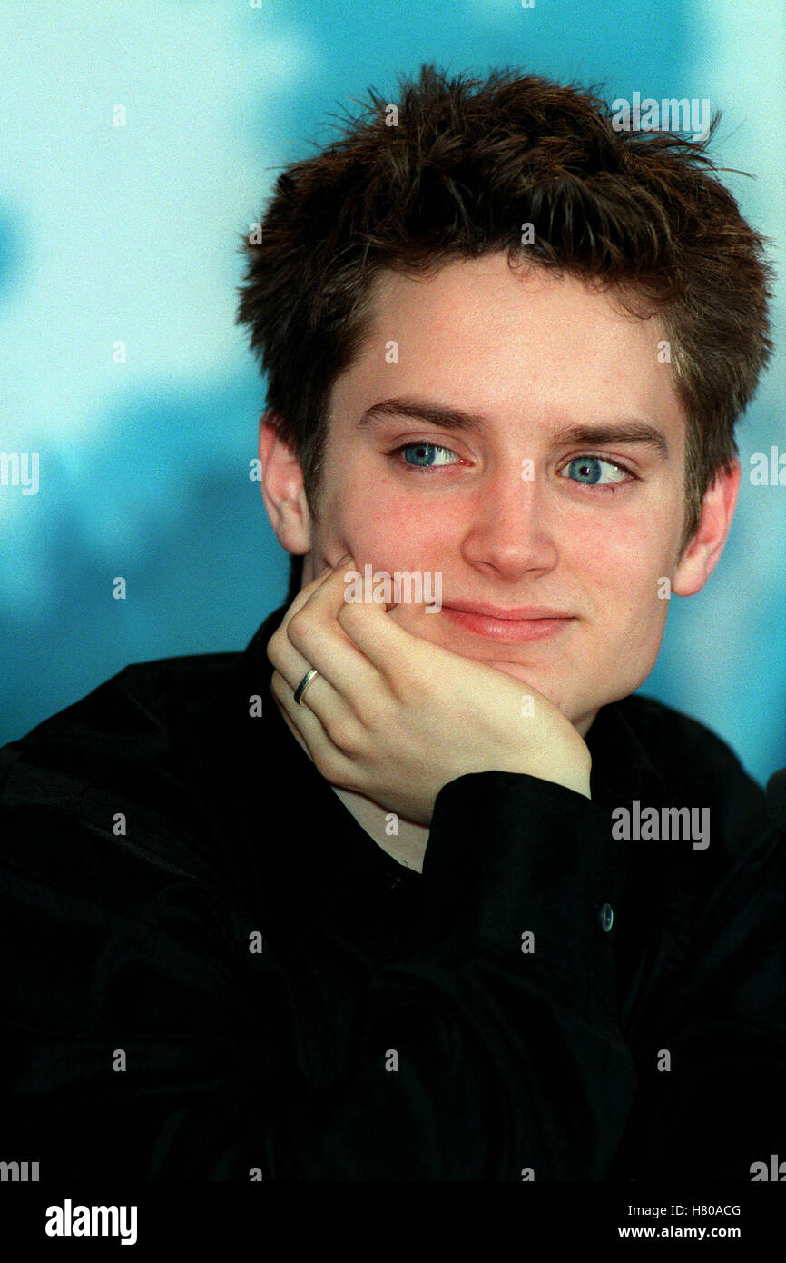 Elijah wood 1999 hi-res stock photography and images - Alamy