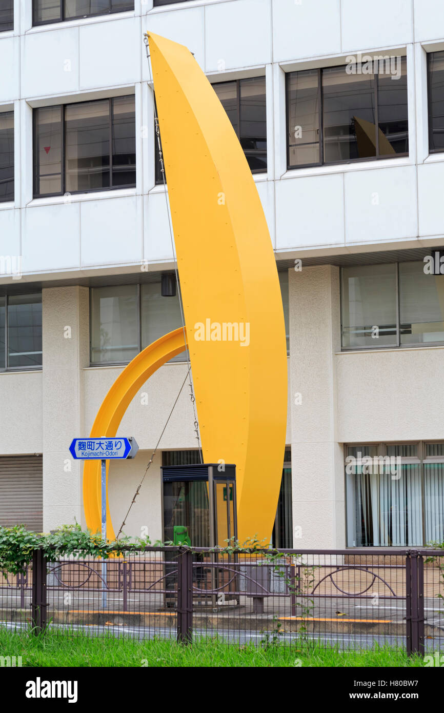 Sculpture, Kojimachi Street, Tokyo, Japan Stock Photo - Alamy