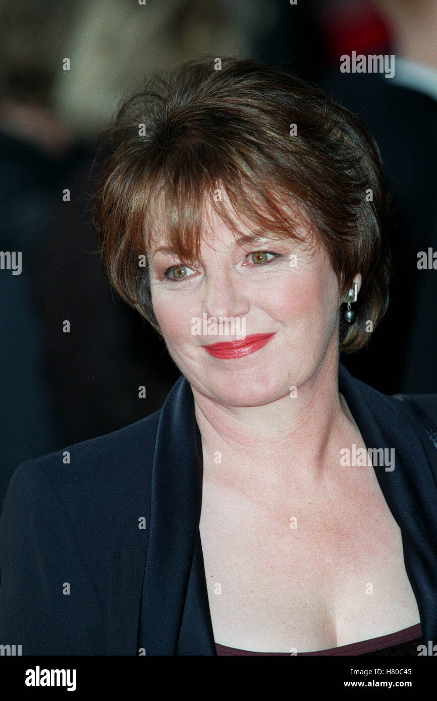 DELIA SMITH LONDON ENGLAND 28 April 1999 Stock Photo - Alamy