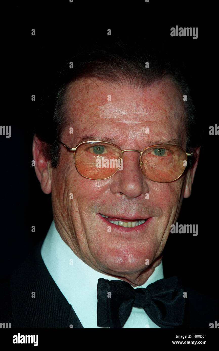 ROGER MOORE 24 May 1999 Stock Photo - Alamy