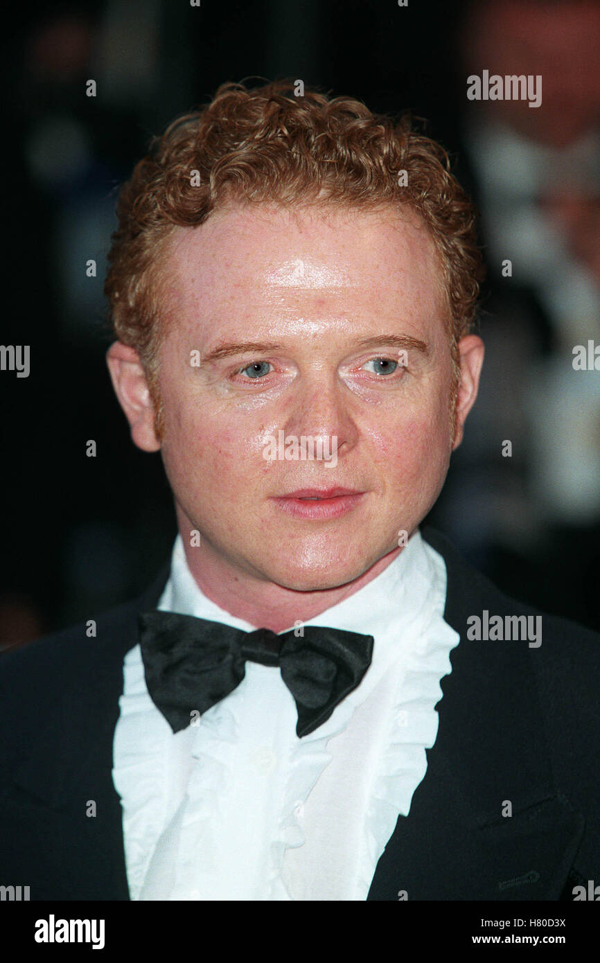 Mick hucknall 24 may 1999 portrait looking right pop singer hi-res ...